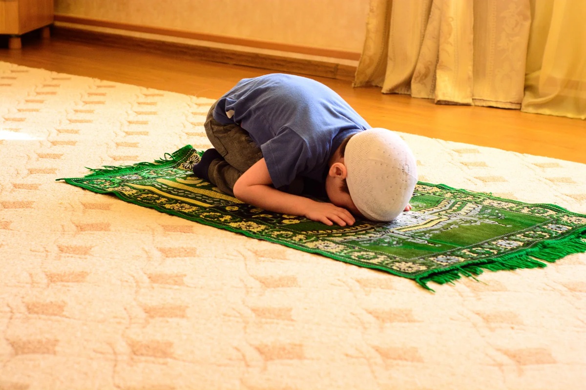 Bagaimana Mendidik Anak Kecil Mencintai Solat